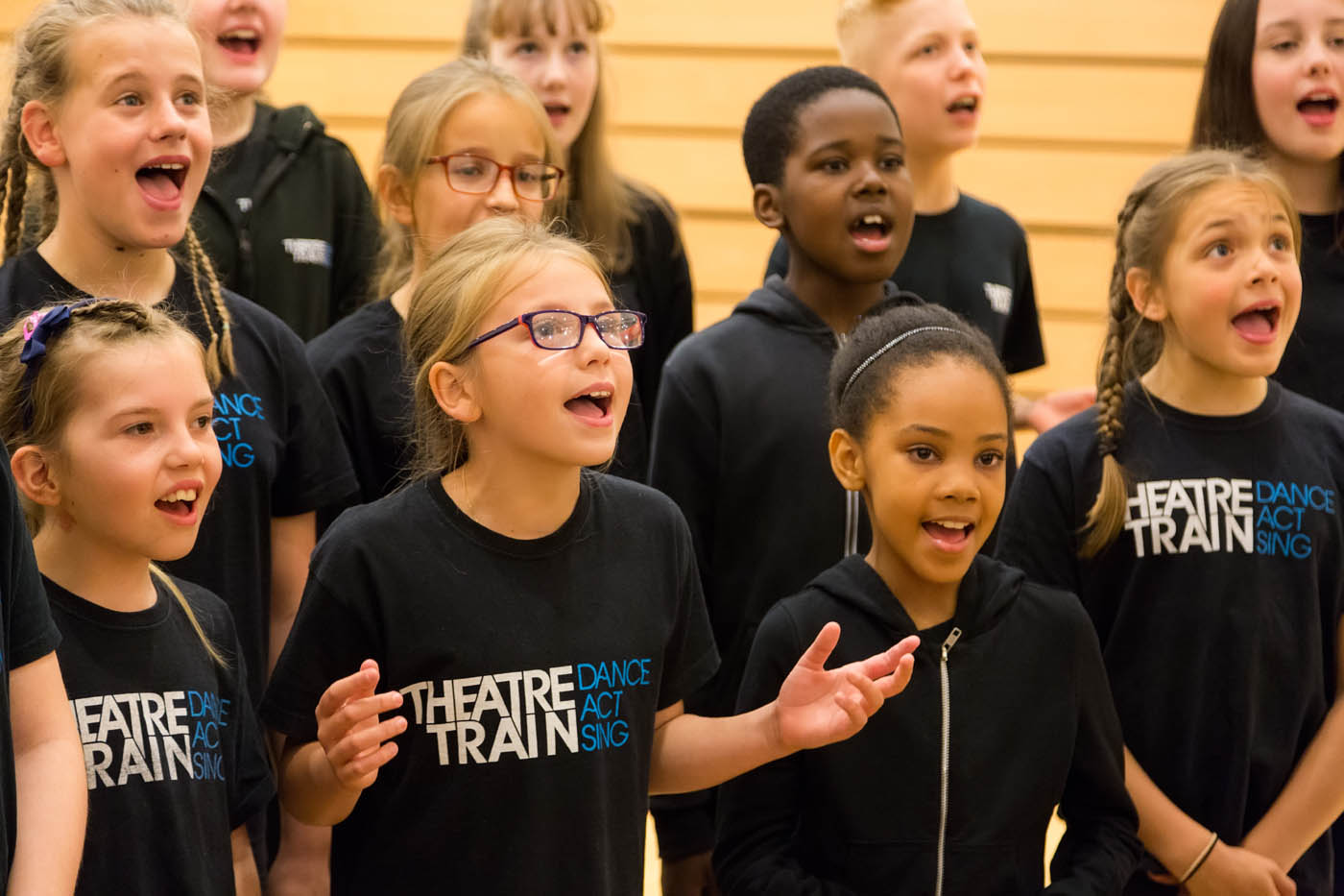Overcoming Stage Fright: How Performing Arts Teaches Resilience ...